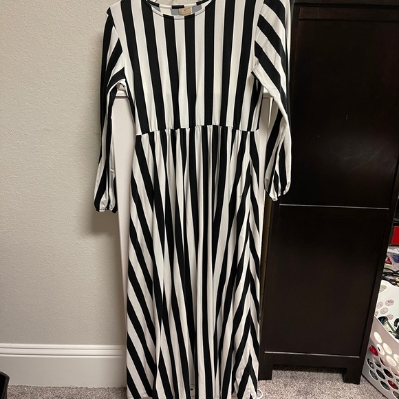 Jade MacKenzie | Dresses | Long Black And White Maxi Dress Jade ...